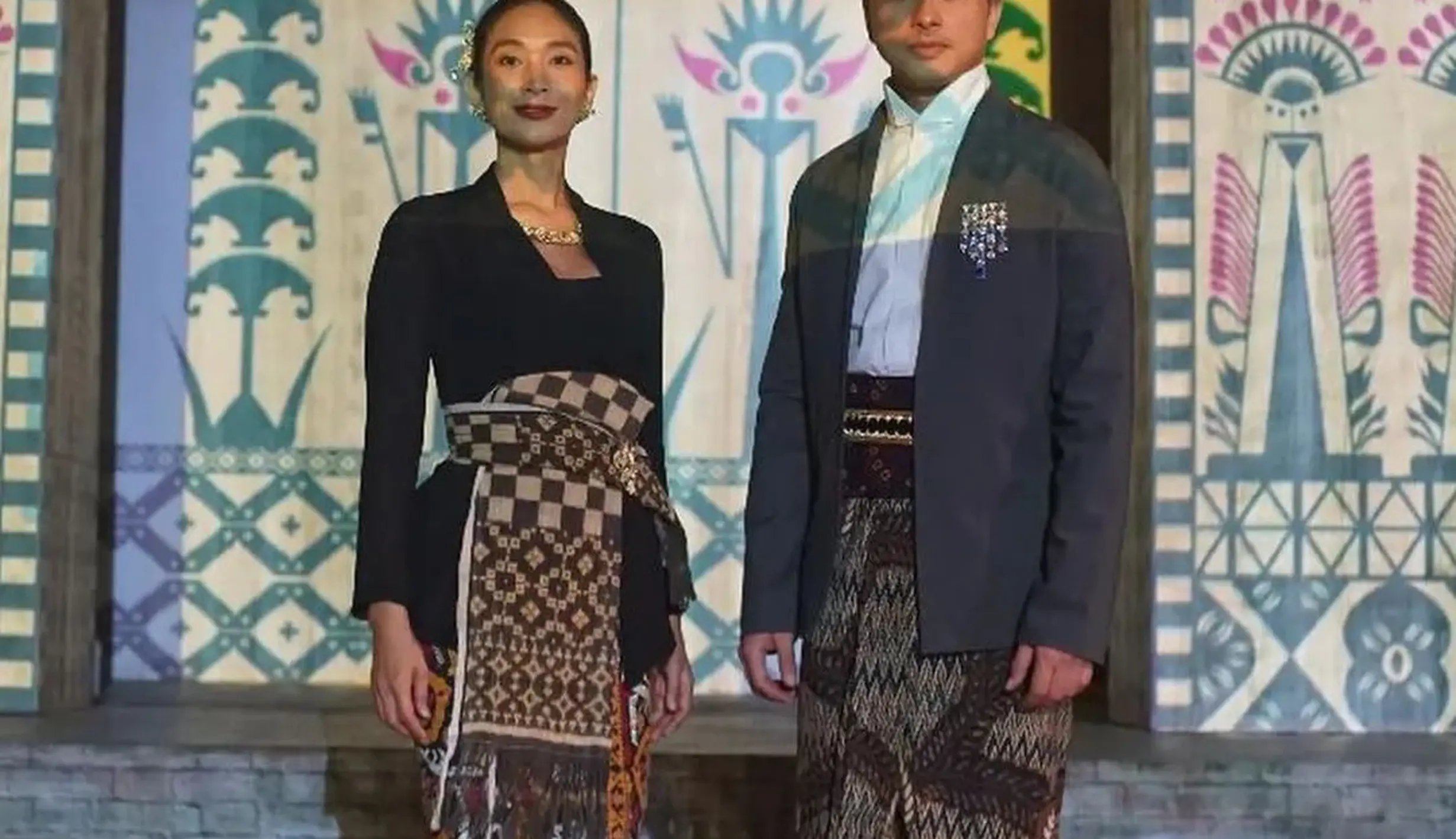 6 Pesona Mas-mas Jawa Jerman Nicholas Saputra dalam Balutan Beskap