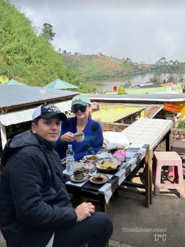 7 Potret Glenca Chysara dan Rendi Jhon Liburan ke Dieng, Nikmati ...