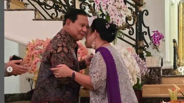 Titiek Soeharto Rayakan Ulang Tahun dan Kasih Tumpeng ke Prabowo Subianto Sambil Cium Pipi ...