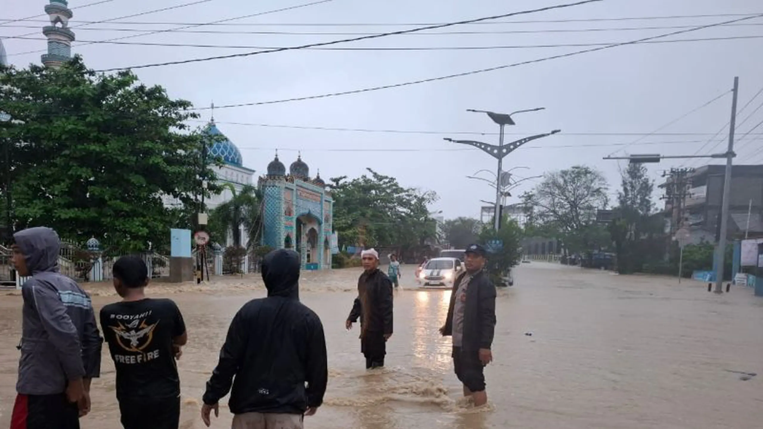 Banjir Lumpuhkan 799 Site Komunikasi di Aceh: Sinyal Telkomsel, Indosat ...