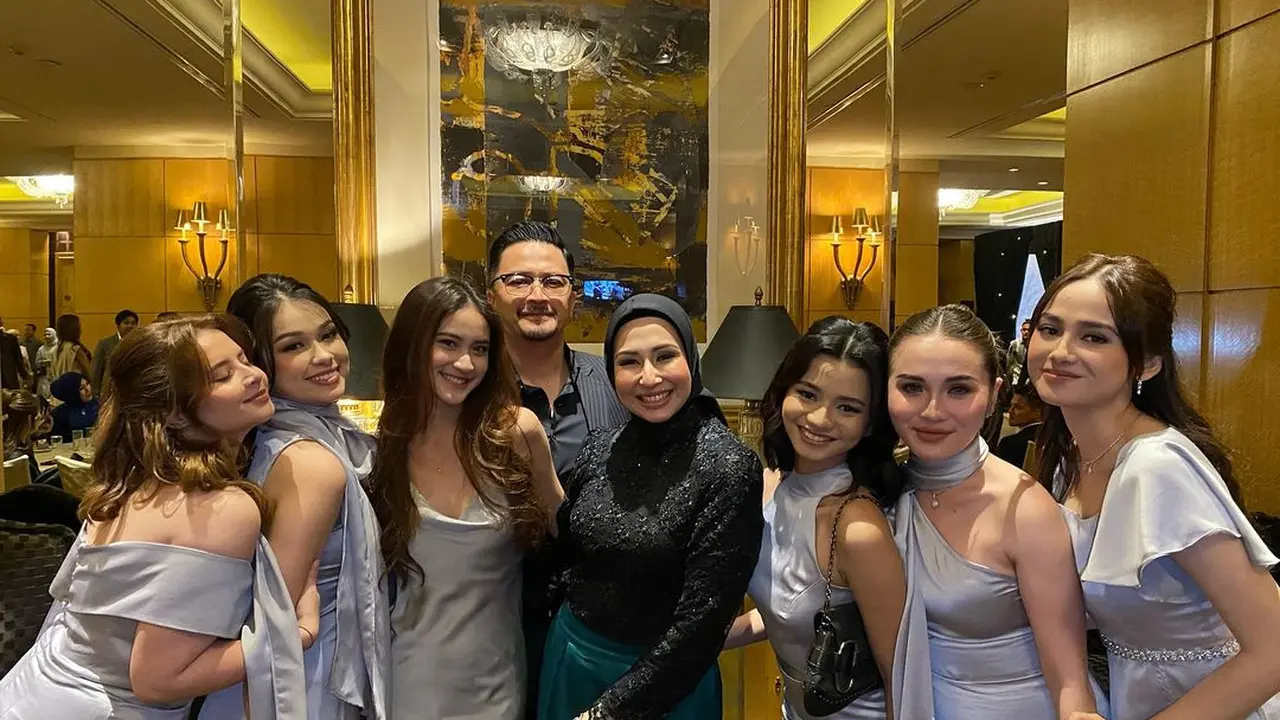 6 Potret Pemeran Mermaid In Love Jadi Bridesmaid di Momen Resepsi ...