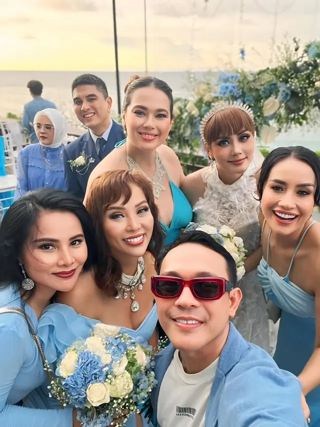 8 Potret Pernikahan Kedua Anita Hara Pemeran ‘Arisan Brondong’ di Bali, Nikahi Bos - Hot ...