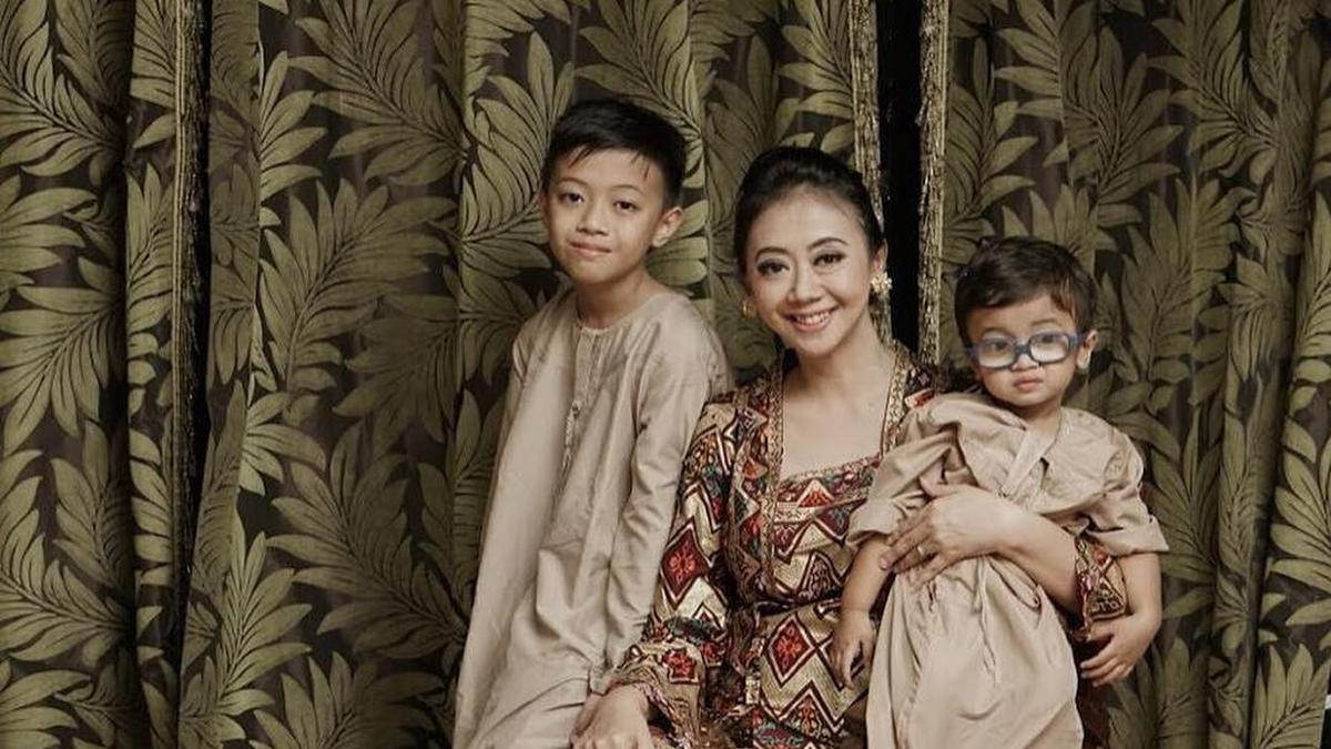 Usai Lebaran, Anak Kedua Asri Welas Akan Operasi Mata - Islami Liputan6.com