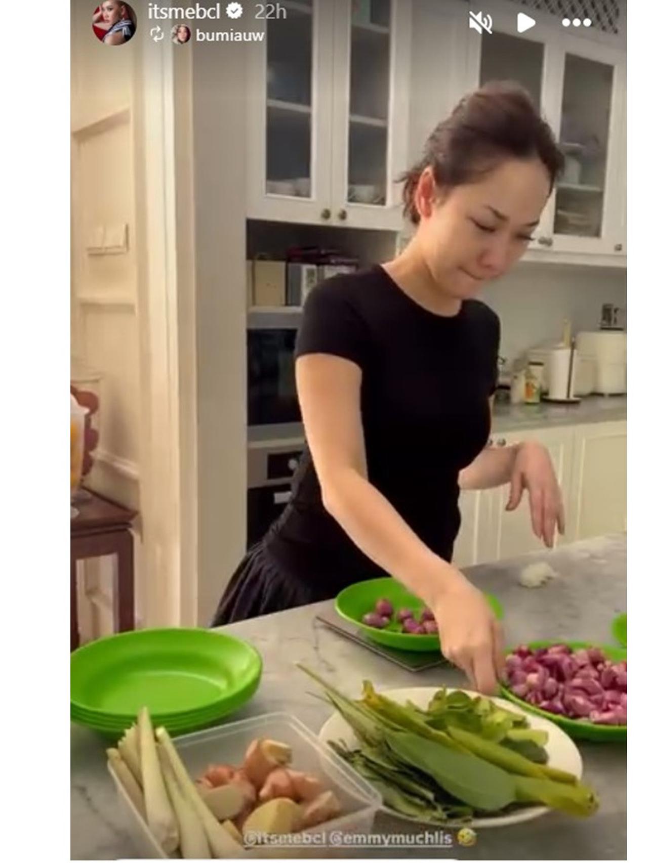 6 Potret BCL Masak Rendang Jelang Lebaran 2026, Tradisi Tahunan Bareng ...