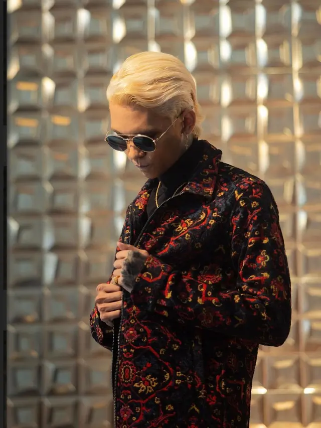 Young Lex Dituduh Jiplak Video Klip Lay EXO, Jadi Trending Topic ...