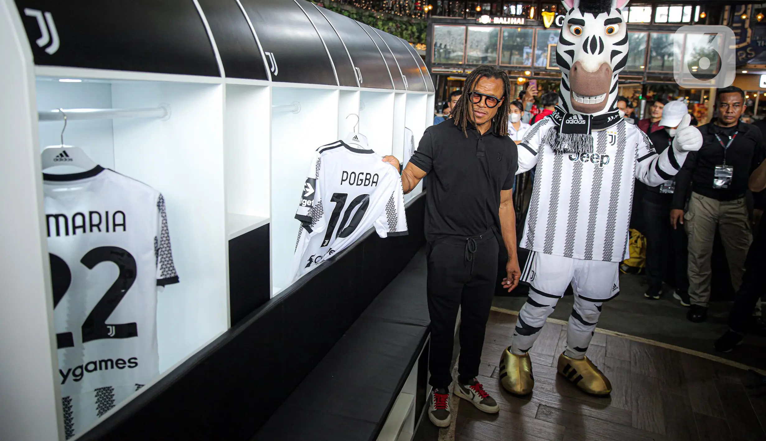 Legenda Sepak Bola Edgar Davids Ramaikan Pembukaan Juventus Village ...