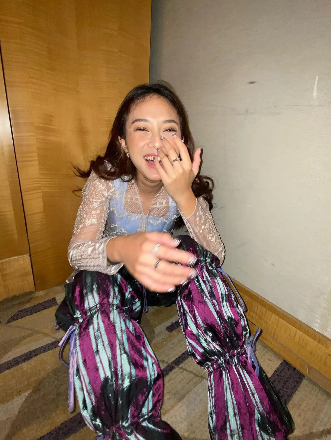 6 Potret Cantik Rahmania Astrini, Musisi yang akan Buka Konser Coldplay ...