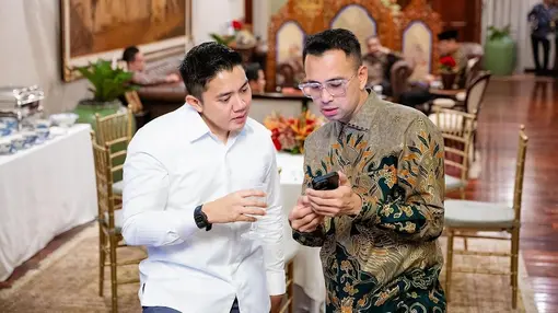 5 Kecurigaan Netizen Terkait Gelar Doktor HC Raffi Ahmad, Pihak UIPM Buka Suara - Hot Liputan6.com