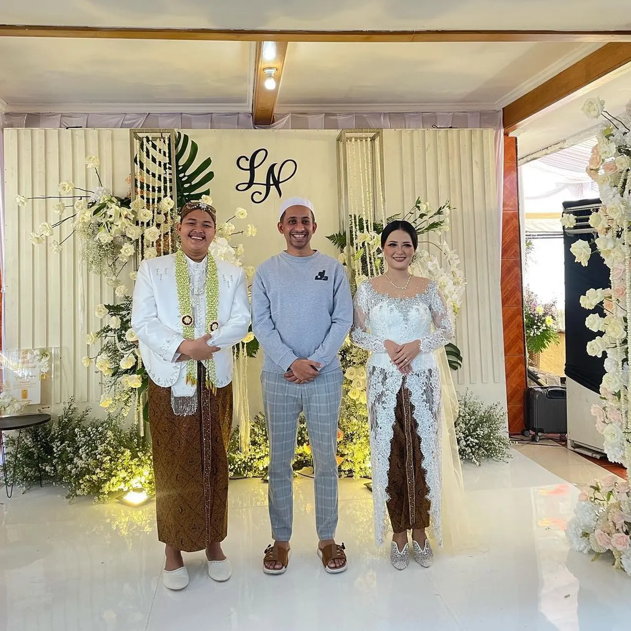 7 Potret Pernikahan Nopek Novian dengan Adat Jawa, Terungkap Sosok ...