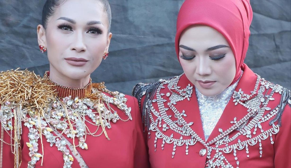 Mahadewi Manggung Lagi, Tampilan Berhijab Purie Andriani Tuai Perhatian ...