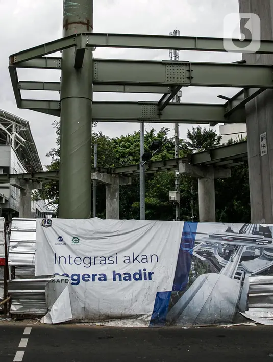 FOTO: Ditargetkan Rampung Awal Mei, Proyek Pembangunan Skybridge CSW ...