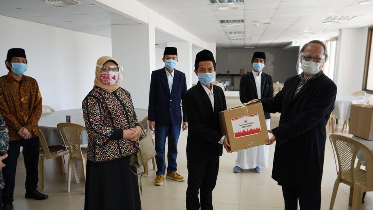 KBRI Beirut Salurkan Paket Bansos untuk WNI di Tengah Pandemi COVID-19 ...