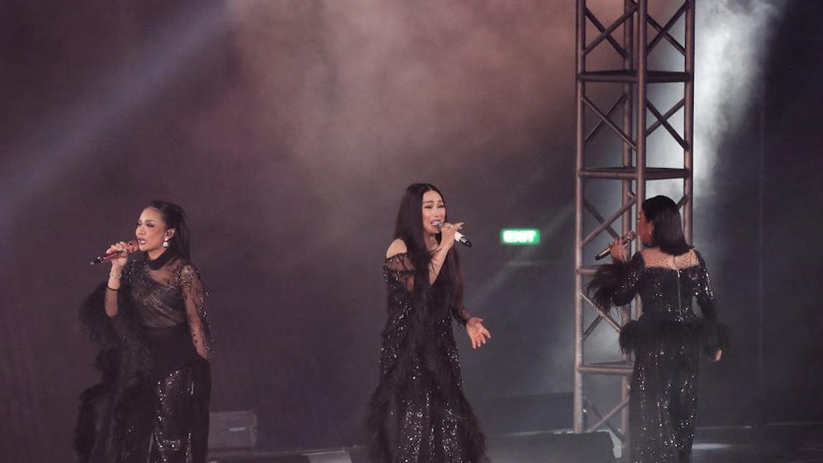 10 Tampilan Outfit Tiga Diva dan Super Girls di Konser Super Diva ...