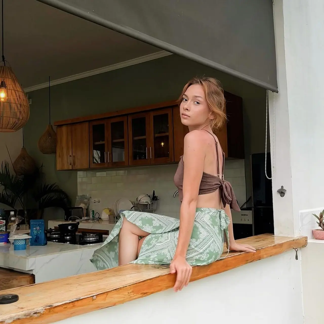 8 Potret Dosma Hazenbosch yang Diduga Pacar Baru Rizky Nazar, Jadi Sorotan - Hot Liputan6.com