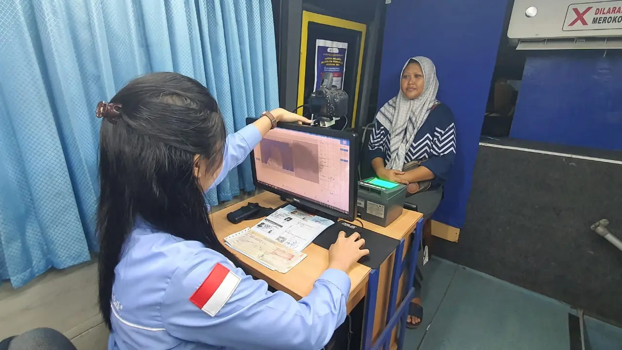 Simanis Surabaya Beroperasi Lagi, Warga Bisa Perpanjang SIM Malam Hari