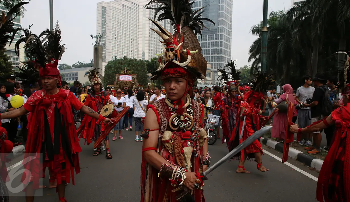Seniman Tari Hibur Pengunjung di CFD - Foto Liputan6.com