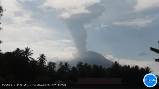 Gunung Ibu Erupsi Selasa Pagi 16 April 2024, Semburkan Abu Vulkanik Setinggi 2.000 Meter ...