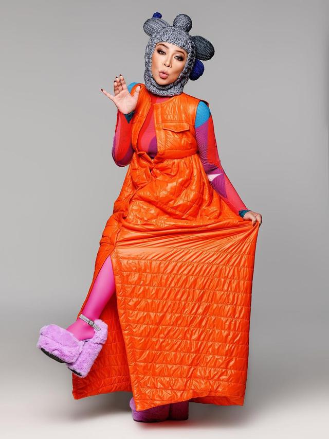 7 Gaya Pemotretan Melly Goeslaw dengan Busana Nyentrik, Jadi Sorotan ...