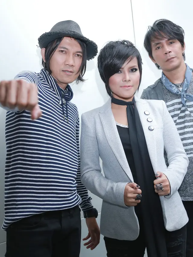 Chord Antara Ada Dan Tiada Milik Band Utopia Versi Asli Dan Akustik Hot