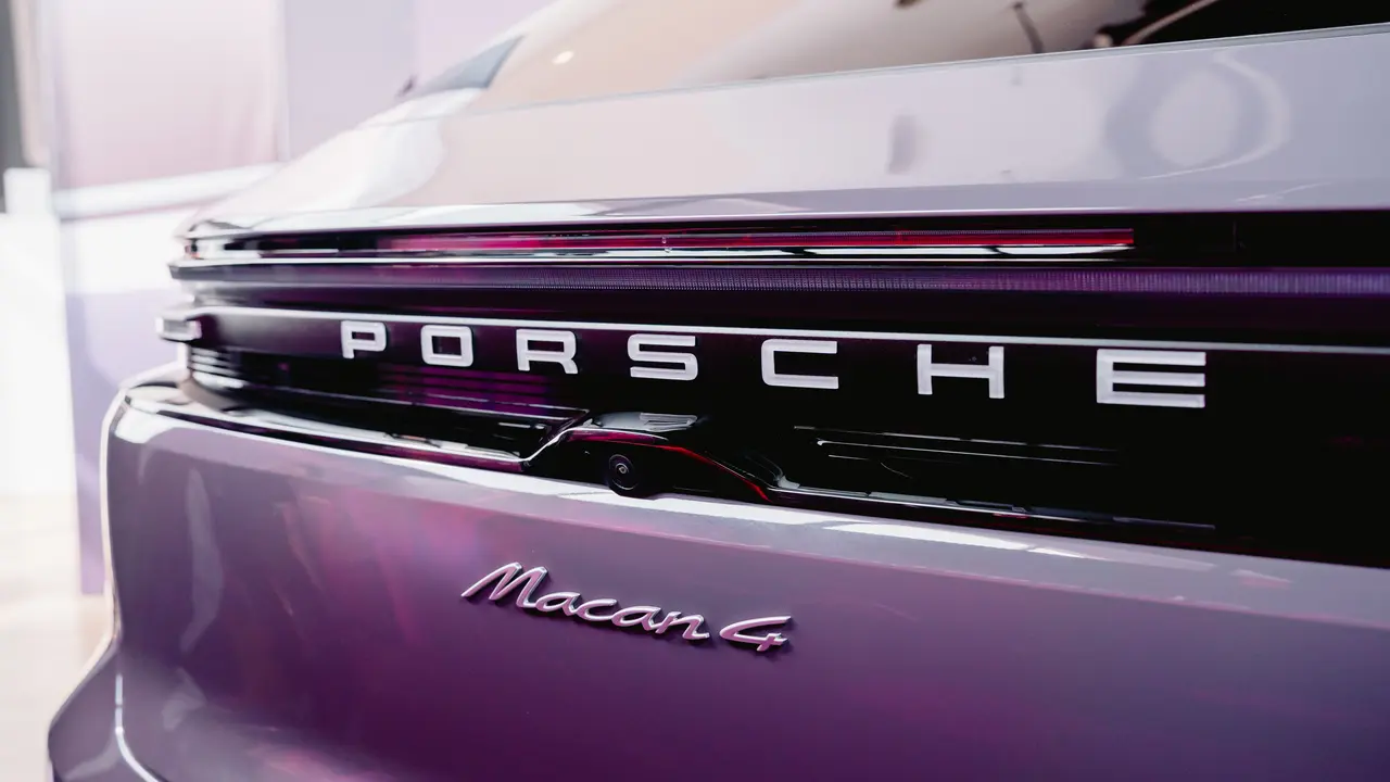 Macan 4 Baru Resmi Hadir di Indonesia sebagai All Electric SUV Pertama ...