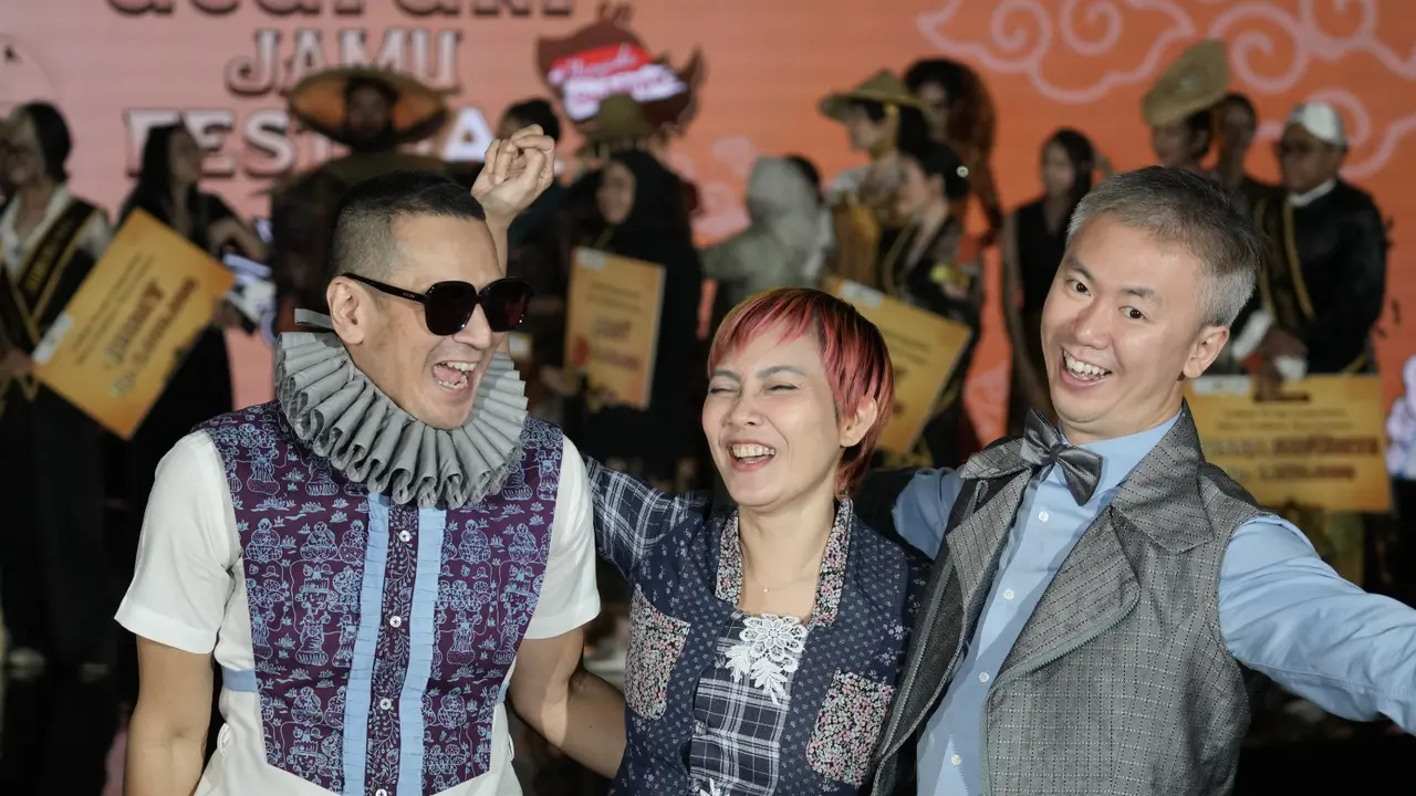 Desainer Ichwan Thoha Terlibat Final Fashion Show Tradition Meets ...