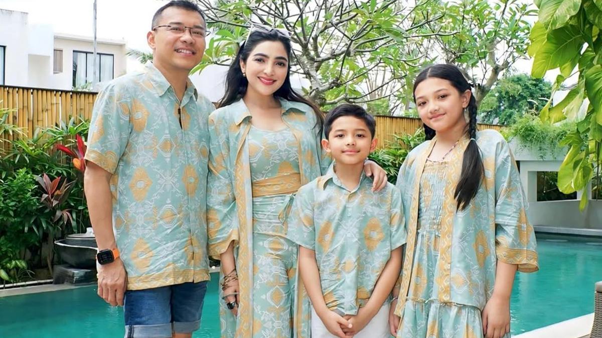 5 Model Baju Sarimbit Keluarga Ashanty dan Anang Selama Liburan di Bali ...