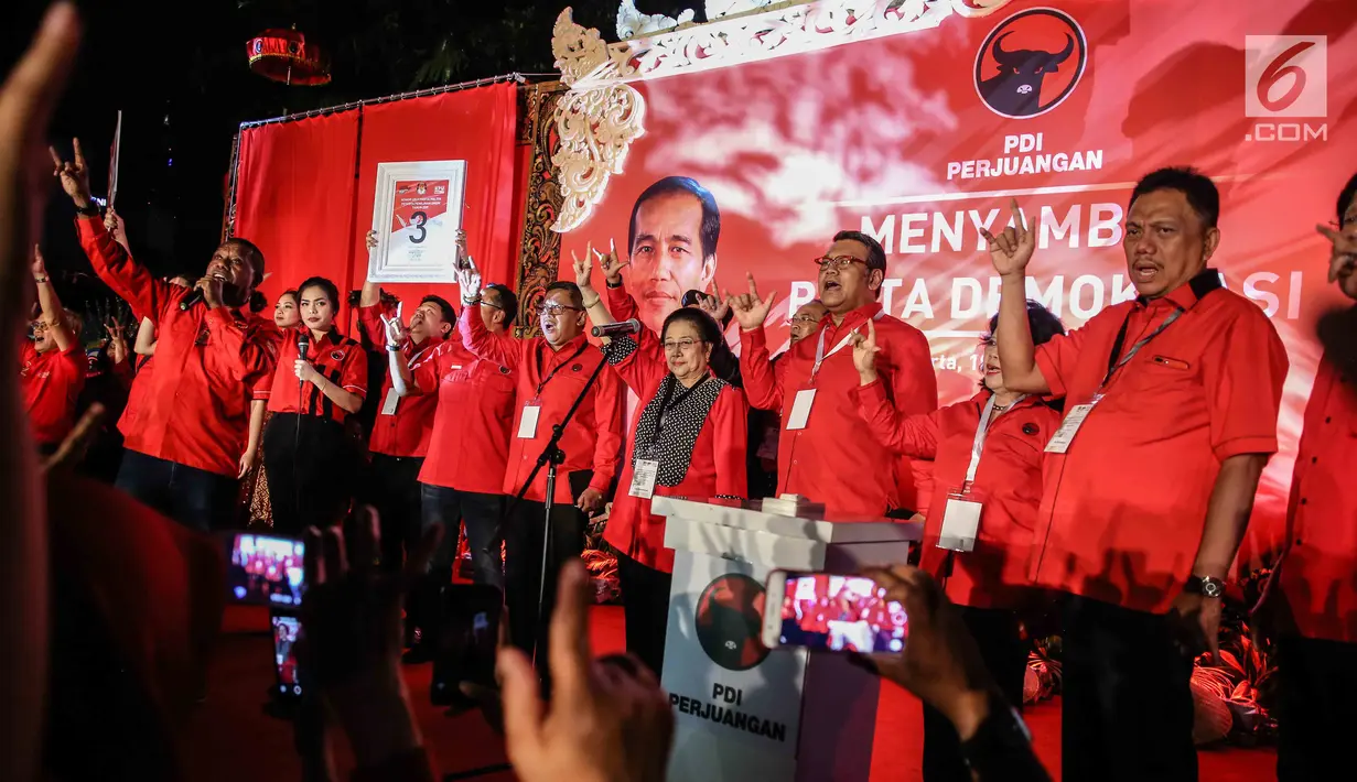 FOTO: PDIP Dapat Nomor Tiga, Megawati Acungkan Salam Metal - Foto ...