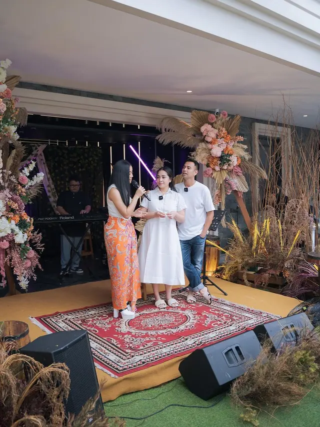 Tangis Nagita Pecah, Raffi Ahmad Kasih Kado Spesial di Hari Ulang Tahun - Hot Liputan6.com