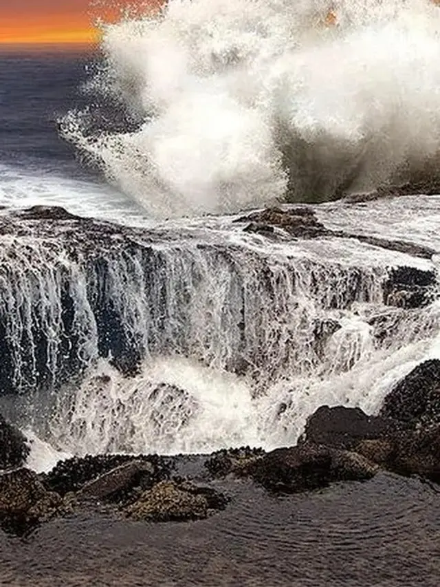 Mengenal Sumur Thor, Lubang Raksasa Misterius di Tepi Laut yang Tak ...