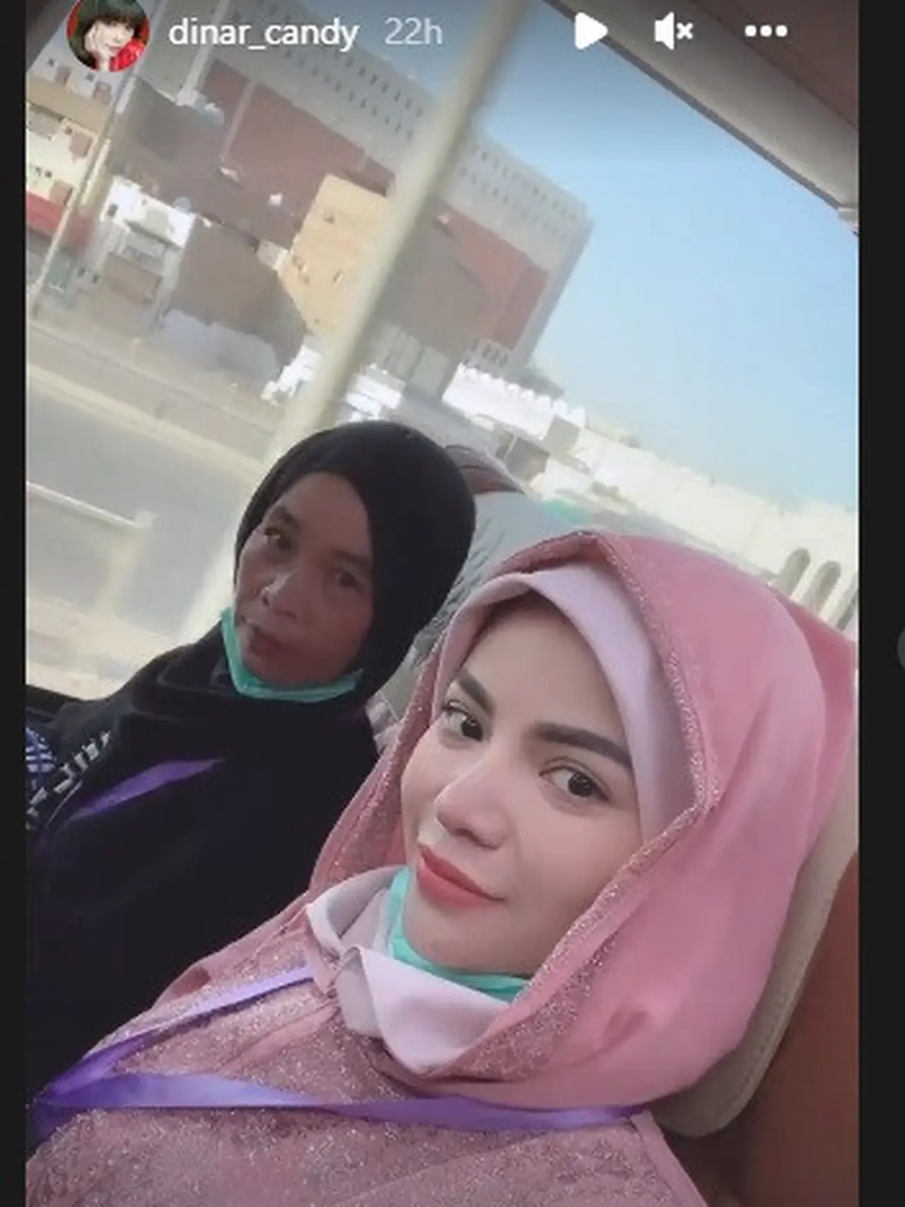 6 Potret Dinar Candy Umrah Bareng Keluarga, Makin Anggun Pakai Hijab ...
