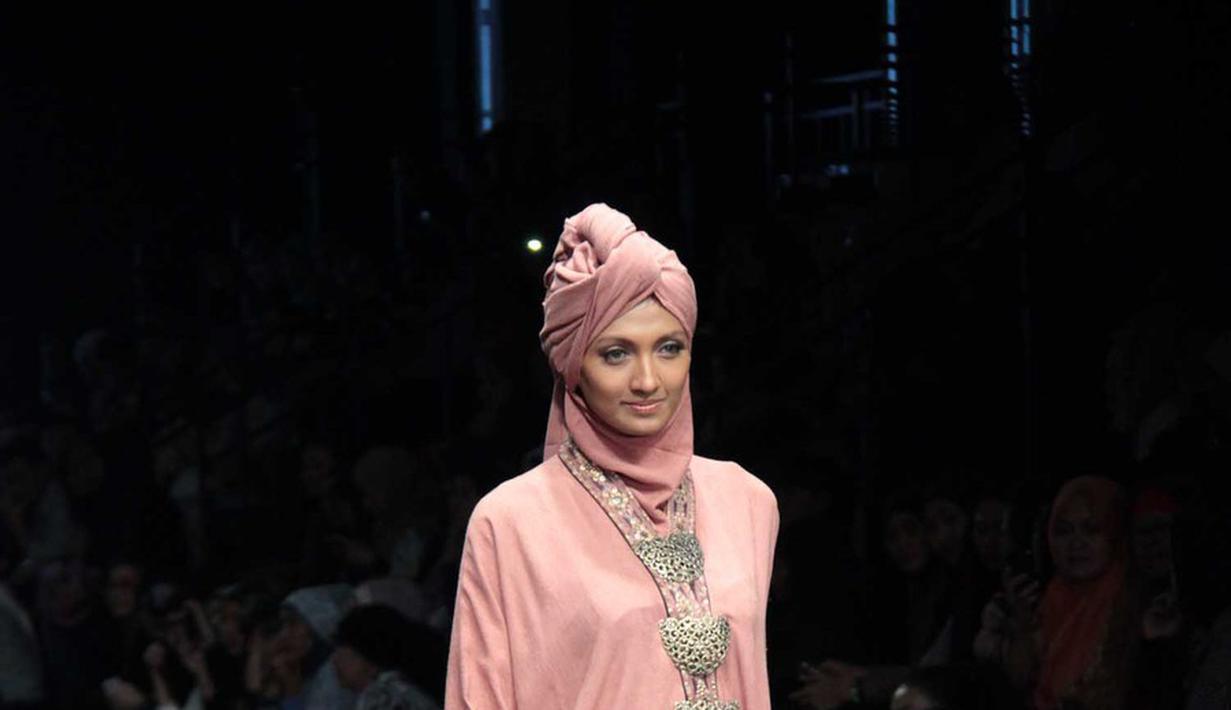 Ida Royani, From West To The East - Photo Fimela.com