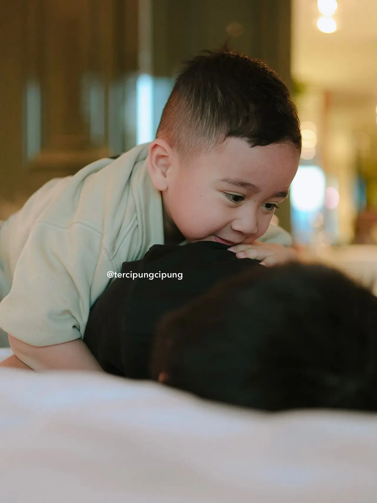 7 Potret Bromance Rafathar dan Rayyanza Main Bareng, Kakak Beradik Menggemaskan - Hot Liputan6.com