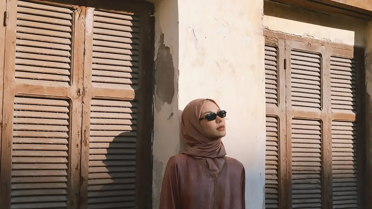 5 Pesona Alyssa Daguise Tampil Anggun di Jeddah Berbalut Hijab dan Kaftan, Aura Kecantikan ...