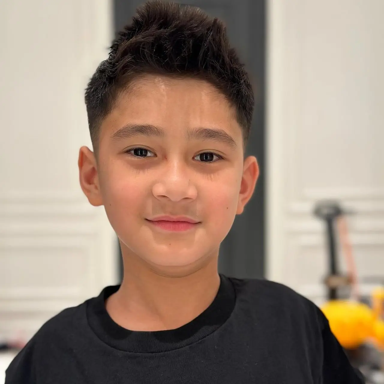 6 Potret Rafathar Usai Potong Rambut, Makin Tampan Disebut Mirip Bio ...