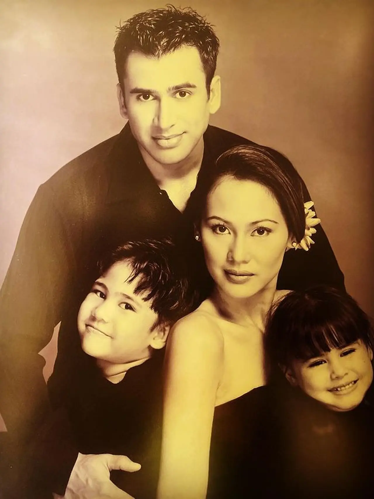 Ultah ke-48, Ini 12 Potret Ina Thomas yang Masih Ayu dan Body Goals ...