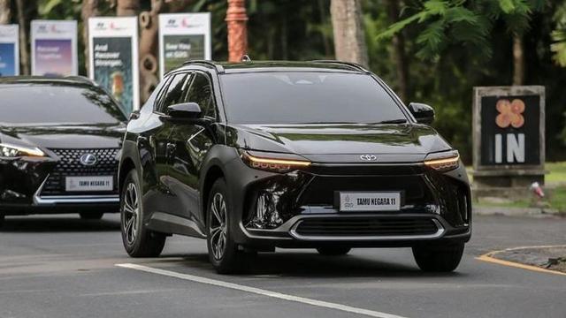 Setelah Merilis SUV Listrik bZ4X, Kini Toyota Pamerkan Sedan Listrik bZ3 - Otomotif Liputan6.com