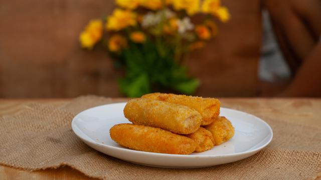 Serajah Kue Risoles, Camilan Enak yang Mirip Lumpia - Food Fimela.com