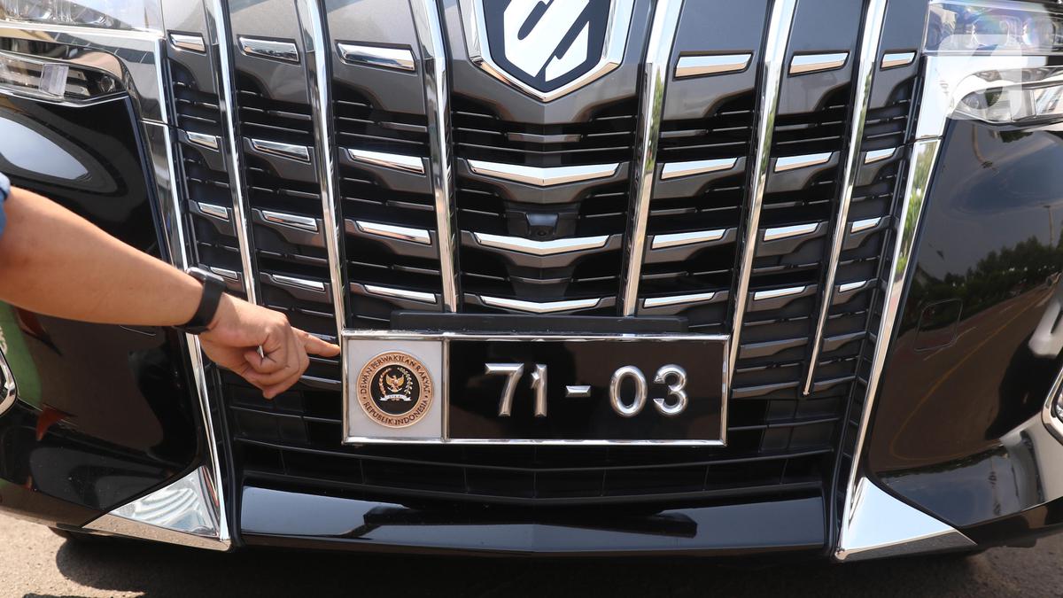 Melihat Lebih Dekat Plat Nomor Khusus Anggota DPR RI