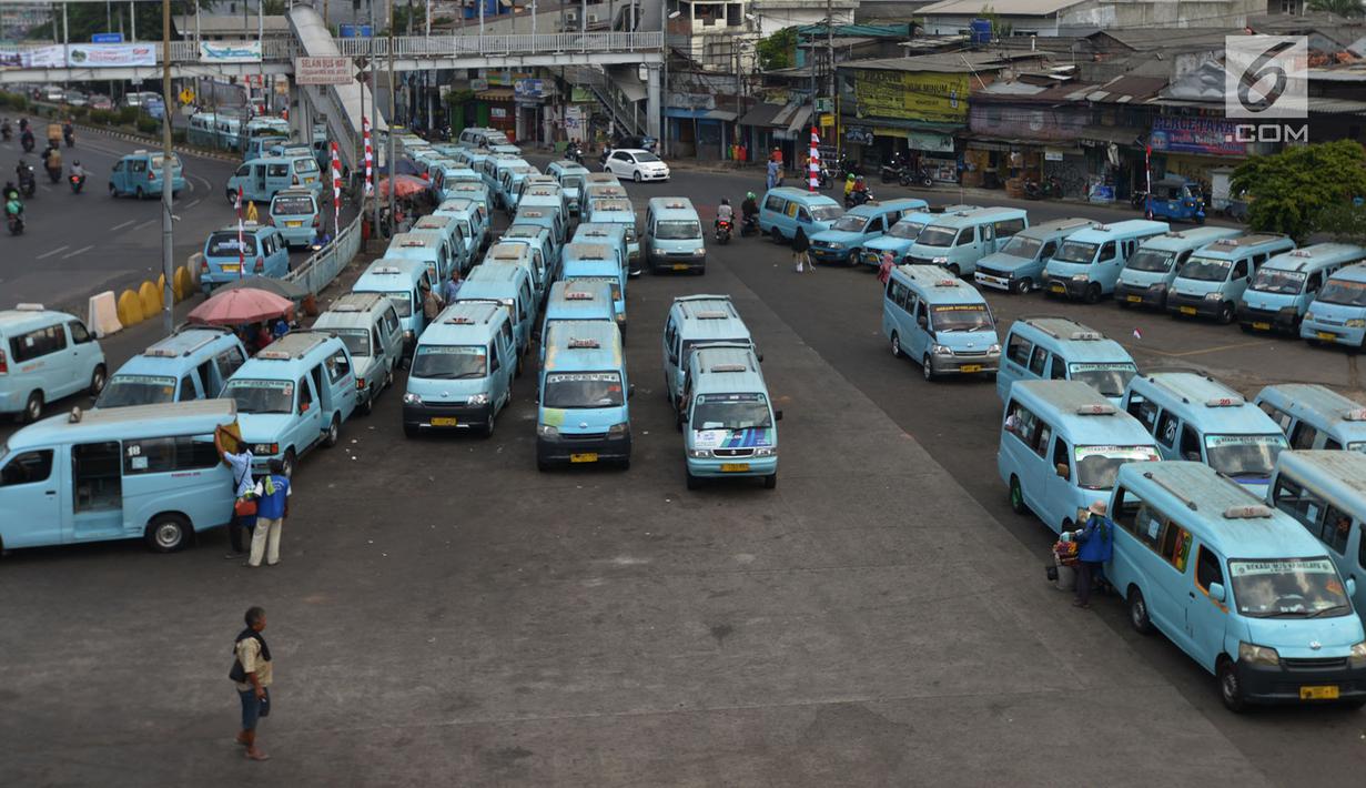 FOTO: Pembatasan Angkot Usia di Atas 10 Tahun - Foto Liputan6.com
