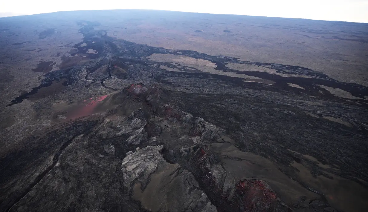 Semburan Lava Gunung Berapi Mauna Loa Hawaii Akhirnya Menurun - Foto ...