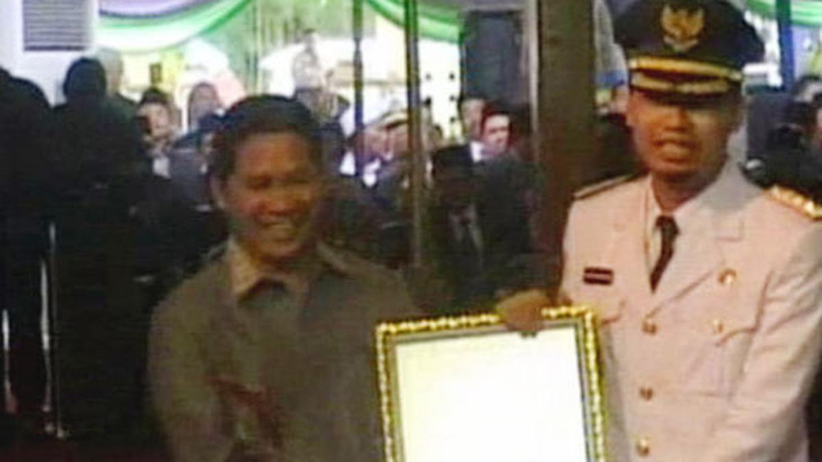 Raih Suara 94%, Makmun Jadi Bupati Termuda di Indonesia - Video ...