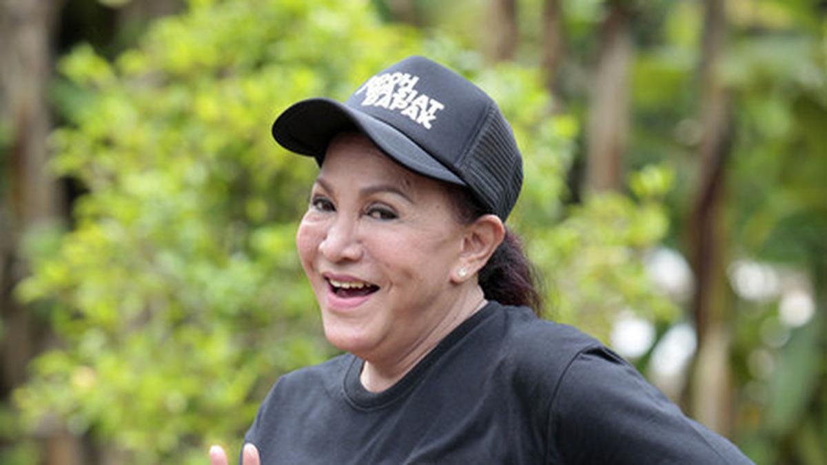 Mpok Atiek Pilih Pengobatan Alternatif untuk Mengatasi Tumor Usus ...