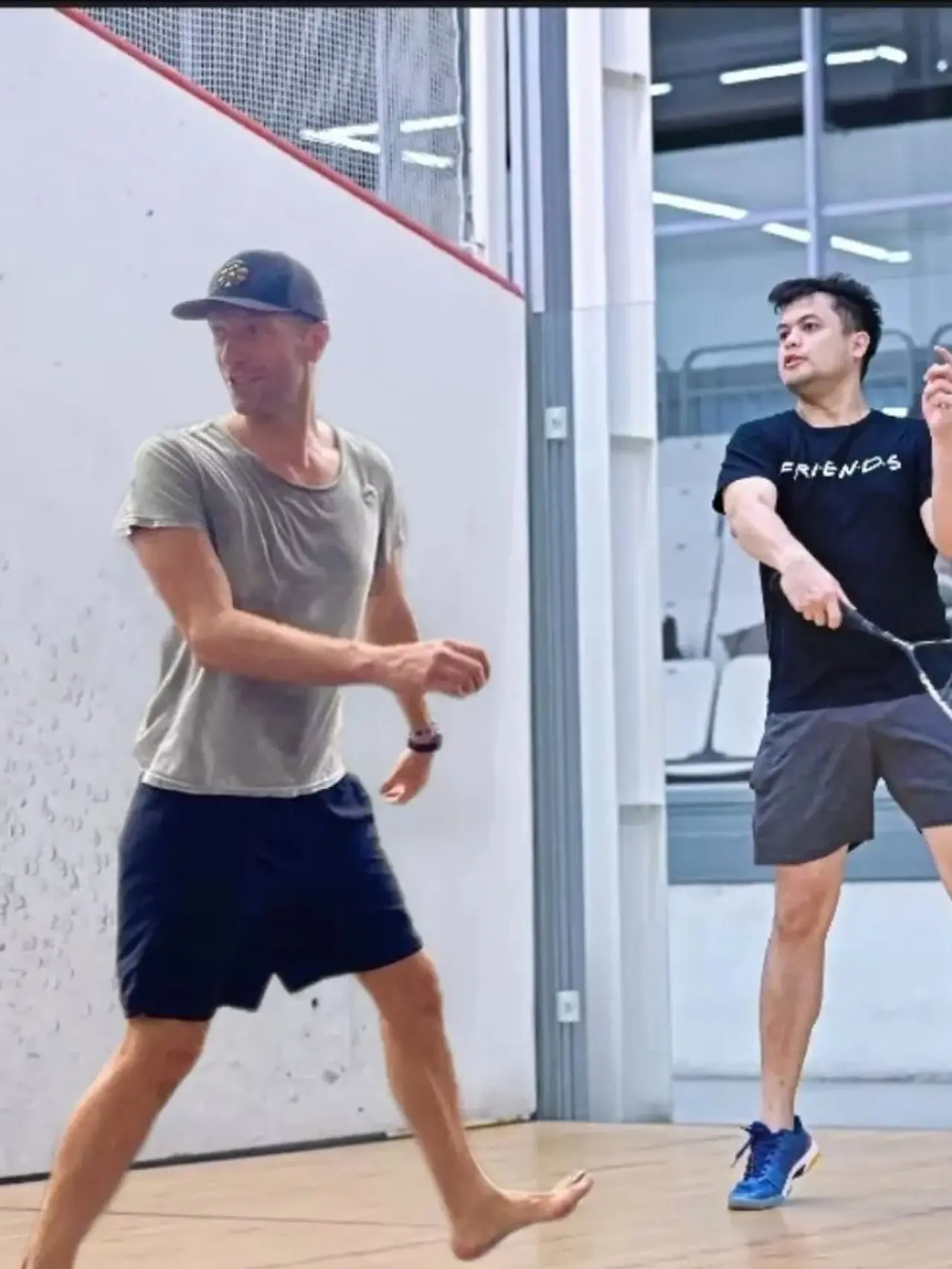 8 Editan Chris Martin Coldplay Nyeker di Jakarta Ini Kocak, Awas Nabrak ...