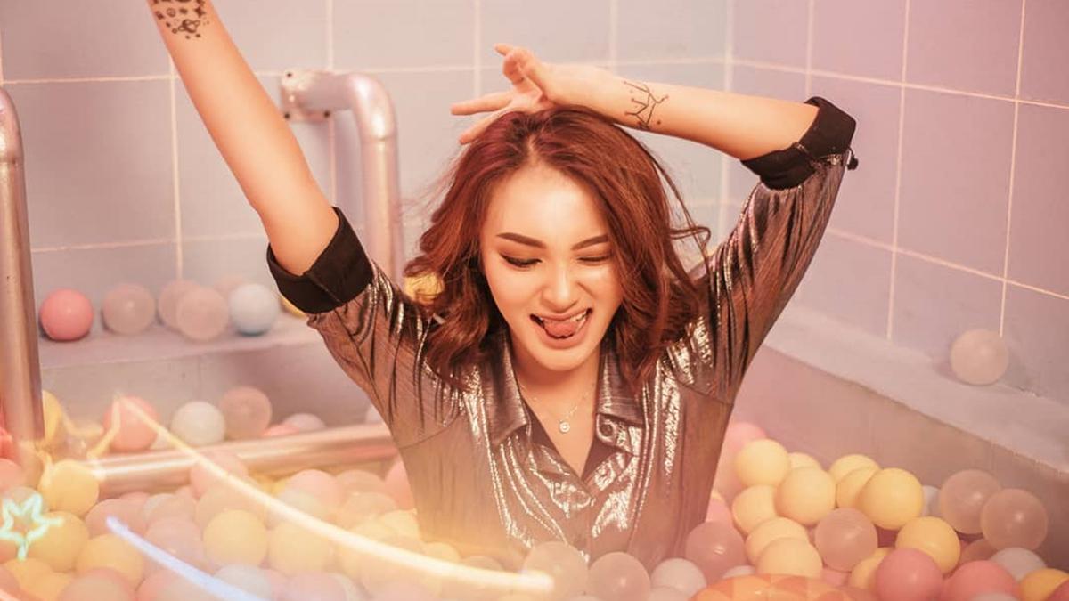 FOTO: Gaya OOTD Revina VT Selebgram Asal Surabaya