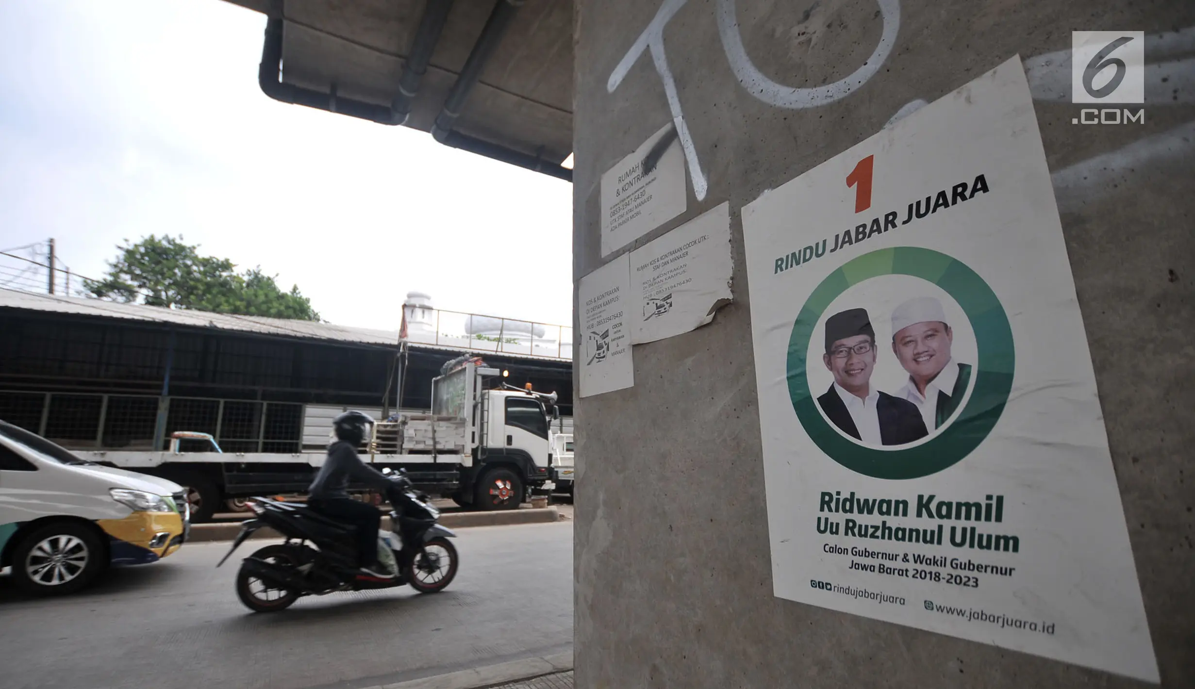 FOTO: Masa Tenang Pilkada 2018, Atribut Kampanye Masih Beredar di ...