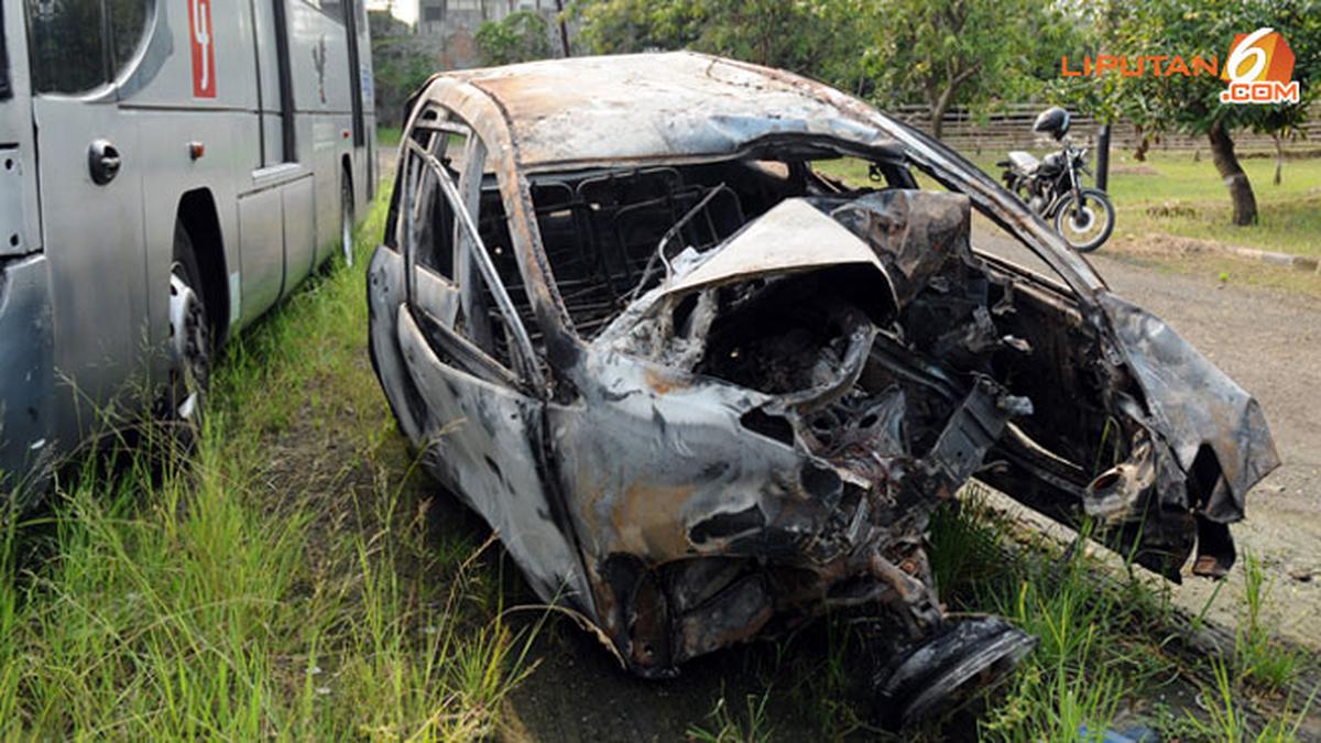 Avanza Terbakar, Polisi: Kecepatan Mobil Normal - News Liputan6.com