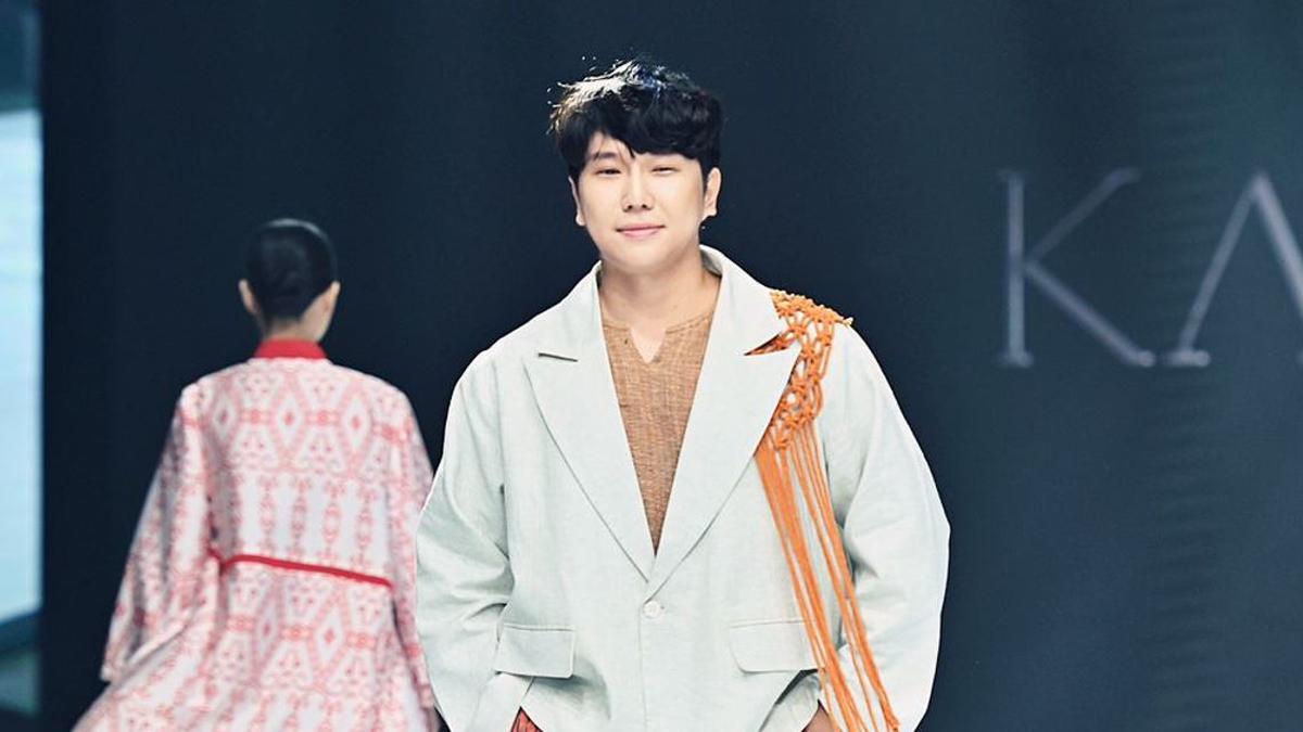 Penyanyi Marcos Tjung Terpilih sebagai Model Runway Pertama Kaloka di ...