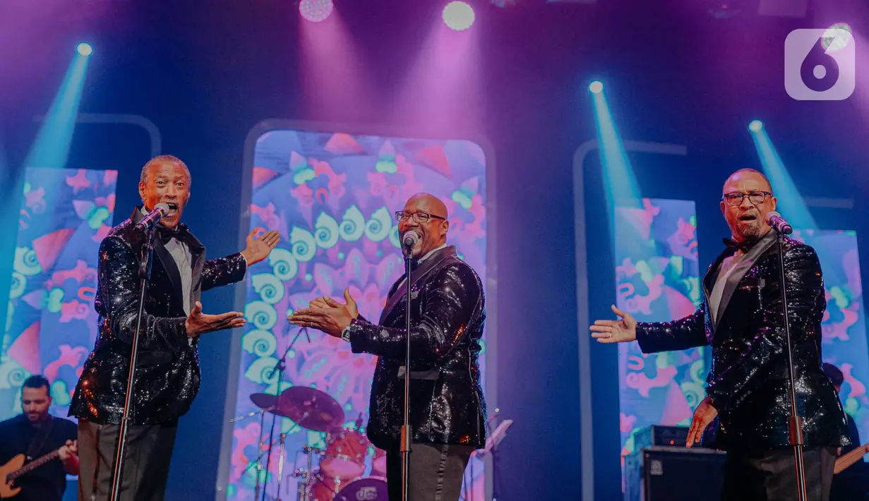 FOTO: Kolaborasi The Temptations Revue ft. Glenn Leonard di Panggung ...