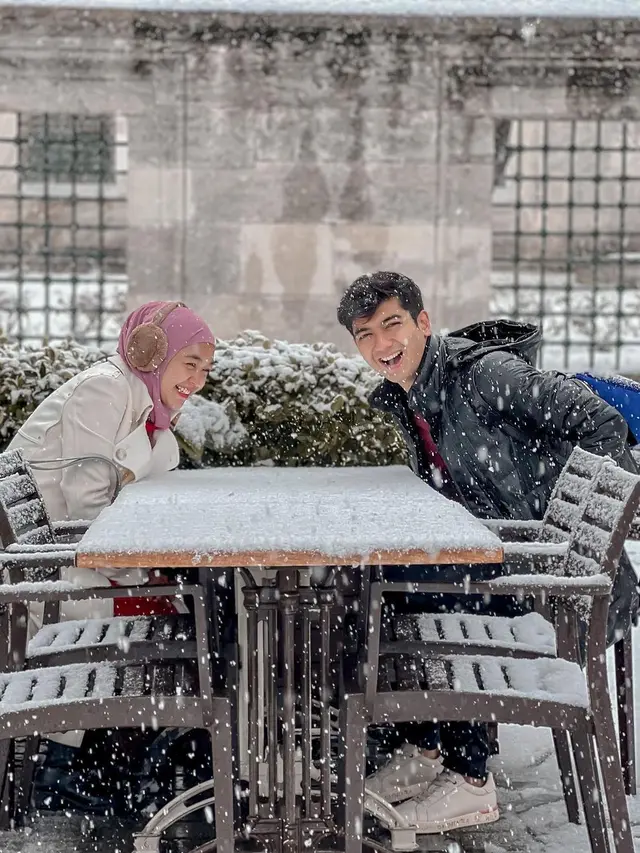 8 Potret Liburan Ria Ricis dan Teuku Ryan di Turki, Selalu Tampil Mesra - Hot Liputan6.com