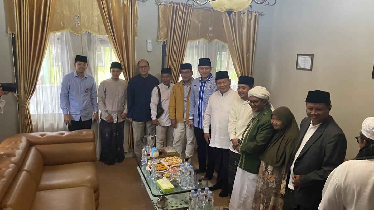 Prabowo Datangi Pondok Pesantren Miftahul Huda Didampingi AHY dan ...